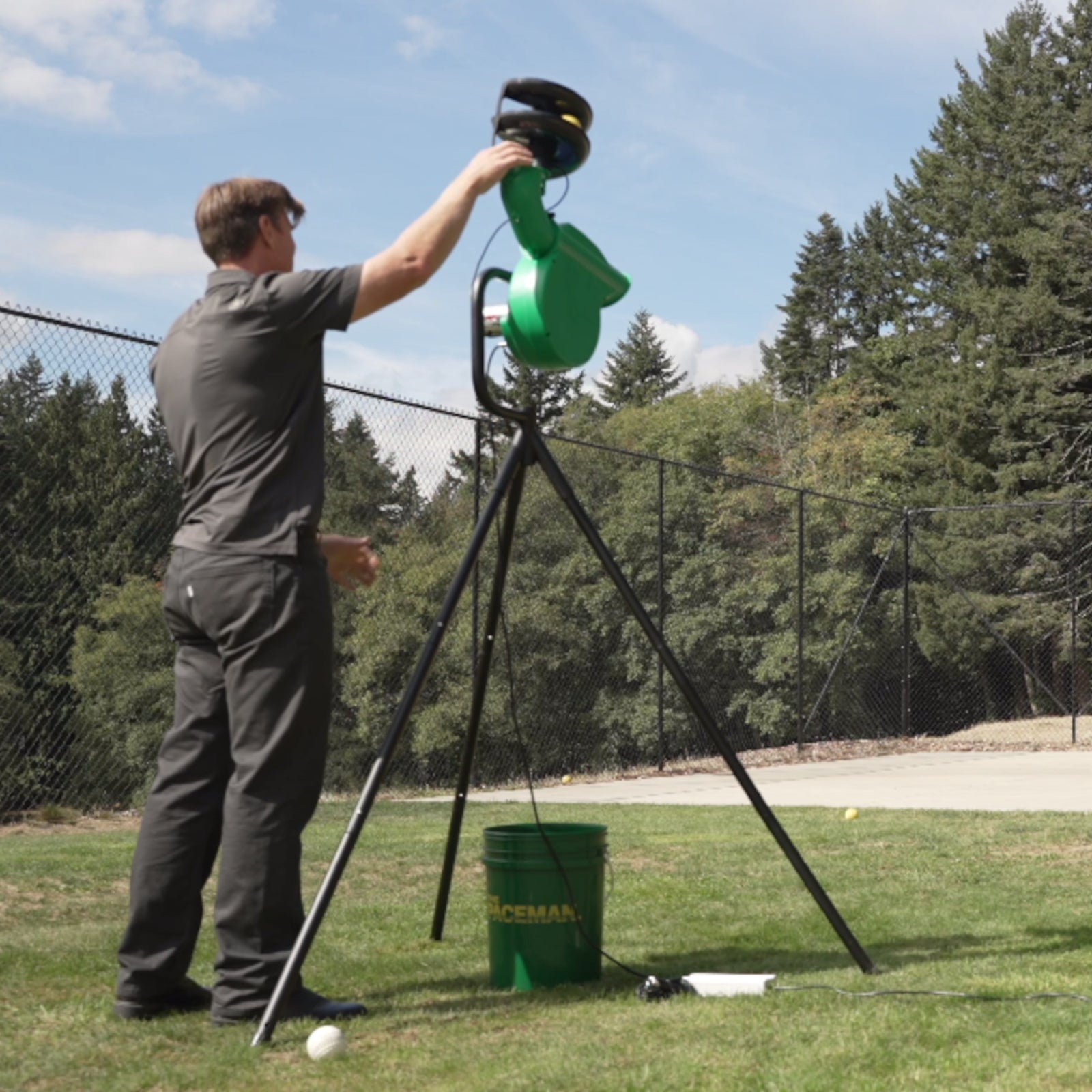 Cricket Bowling Machine | Automatic Cricket Feed Bowling Machines ...